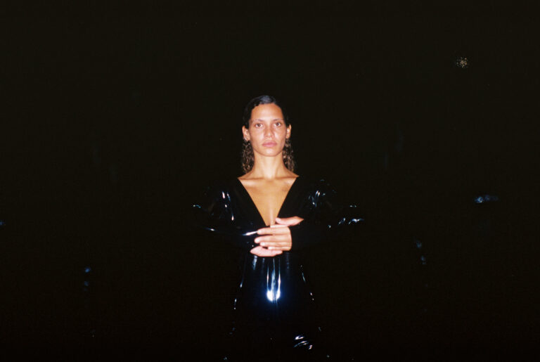 Okay Kaya hace su debut en México. – Interferencia